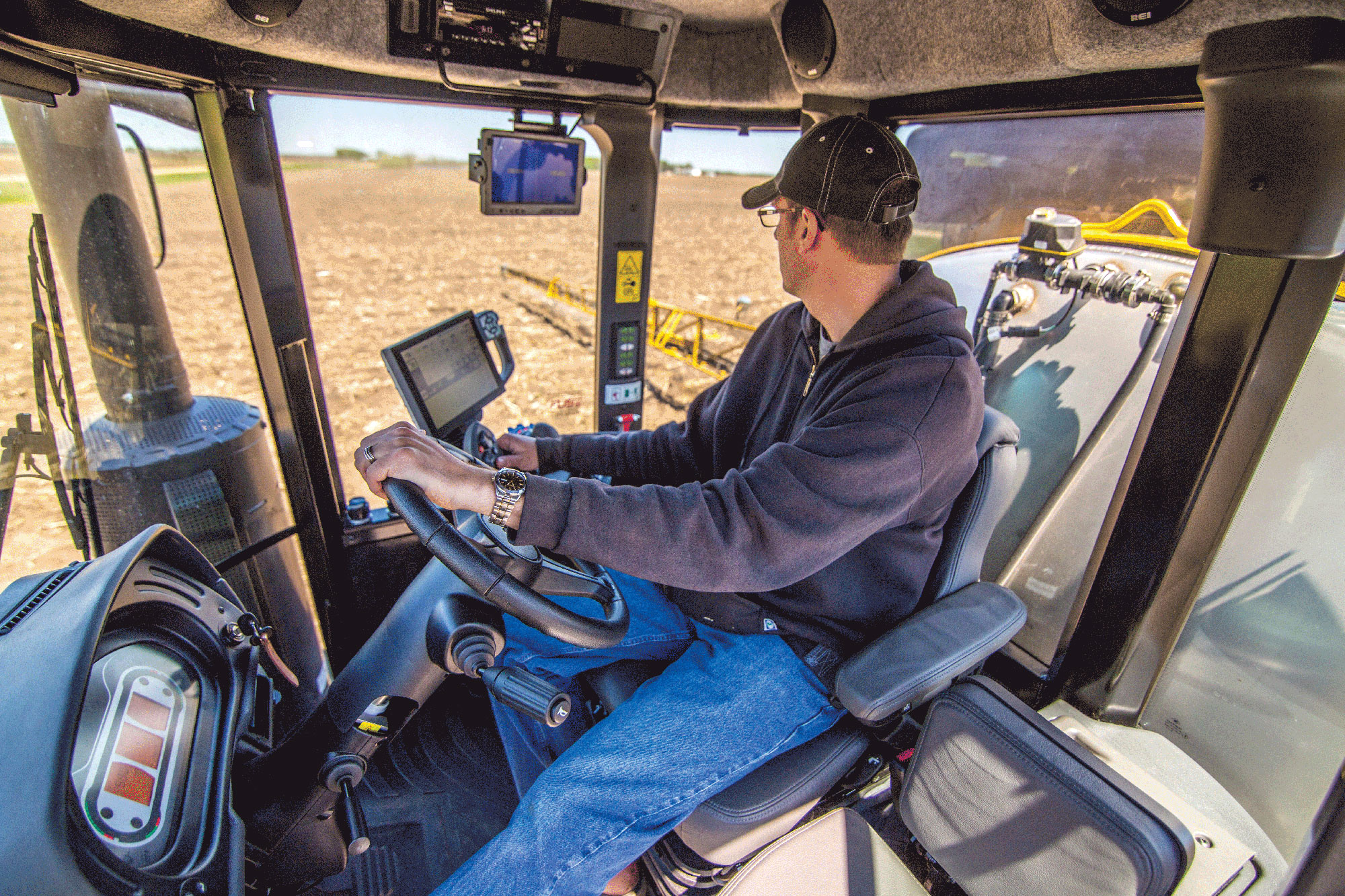 Croplands RoGator RG1300C offers optional 48m Pommier boom ...