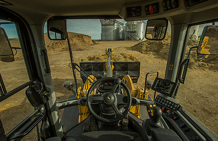 Cat 930M boosts materials handling productivity - Australasian Farmers ...