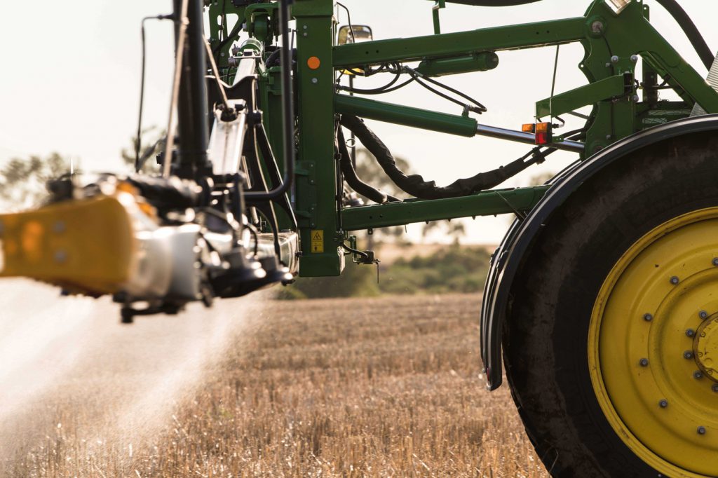 John Deere 4-series self-propelled sprayers take a leap of faith ...