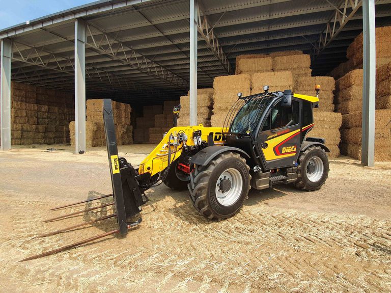 Dieci Agri Plus 42.7 telehandler makes light work of heavy hay ...