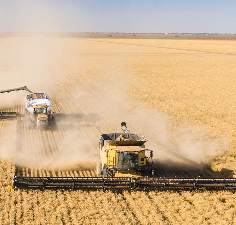 Midwest Fabrications unveils a LEGACY front for John Deere X9 Combines ...