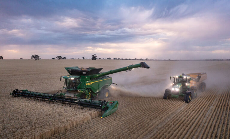 John Deere X9 Combine Harvester triumphs in 1000-tonne challenge ...