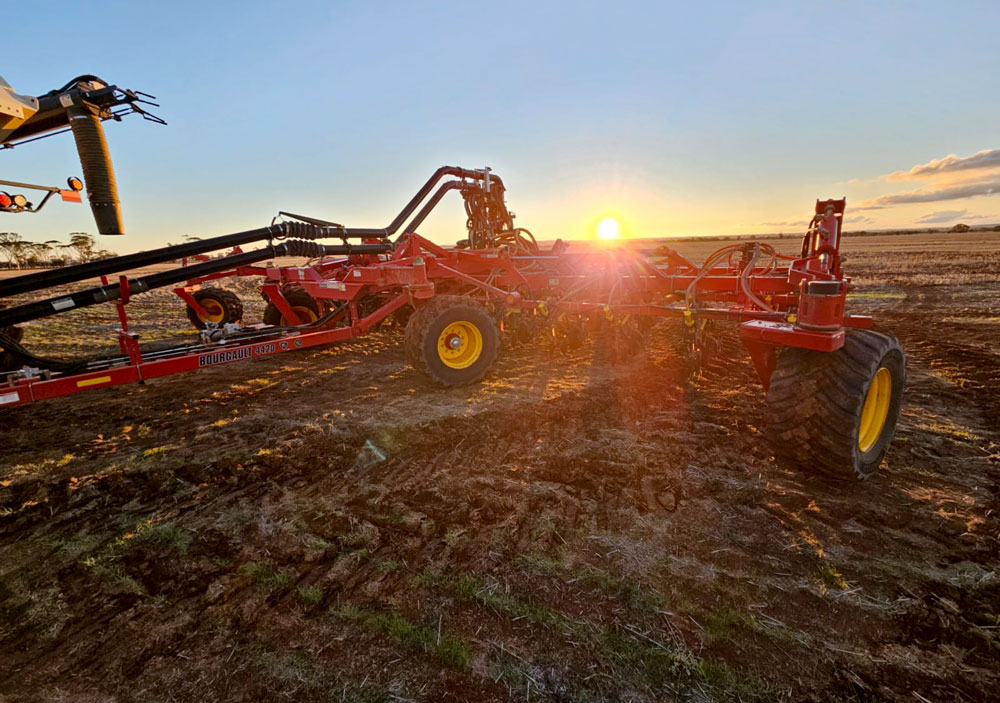 Bourgault 4420DKD Deep Knife Drill optimises growing results ...